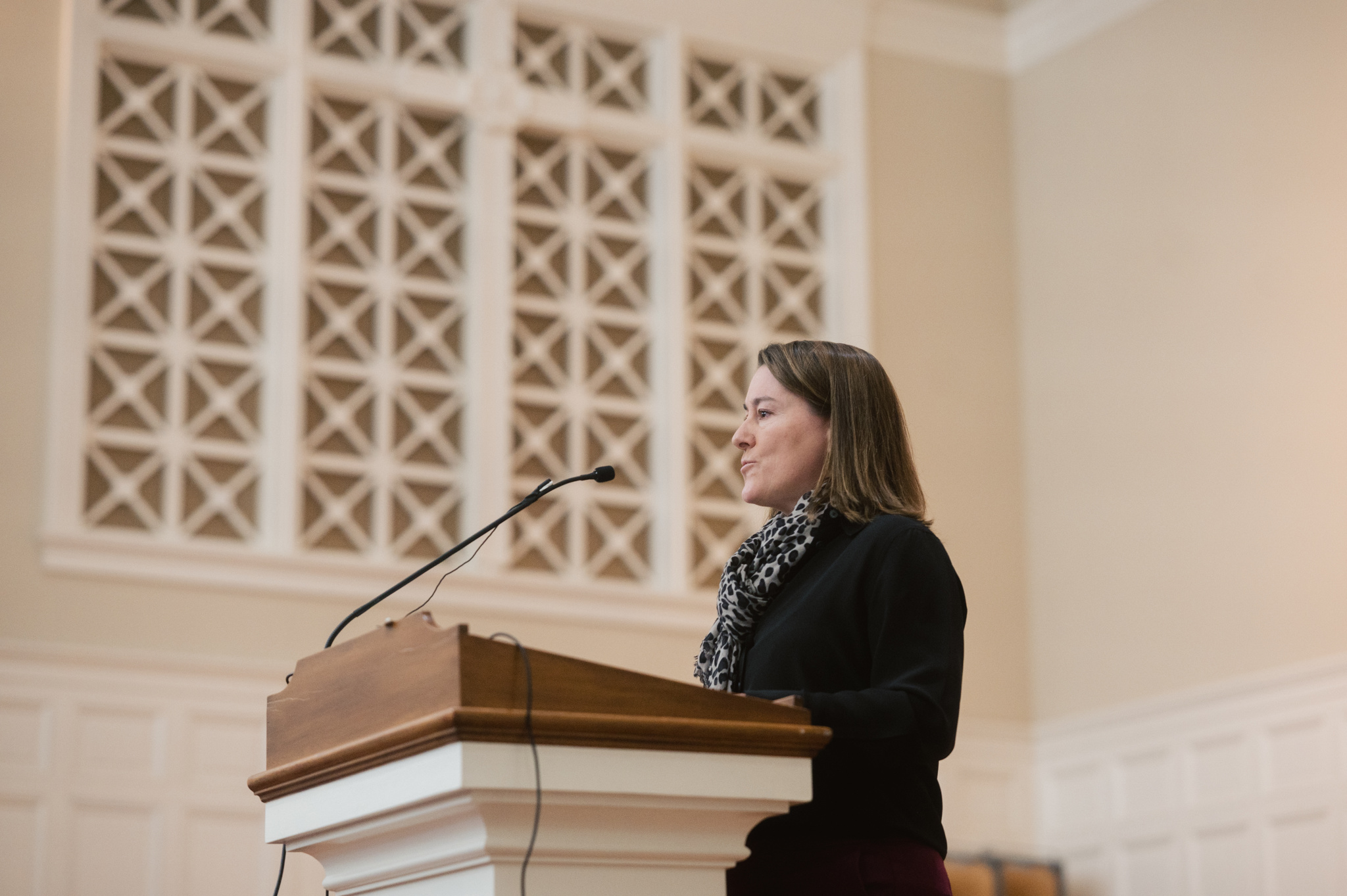 Samantha (Healy) Vardaman ’89 addresses newest members of Cum Laude ...